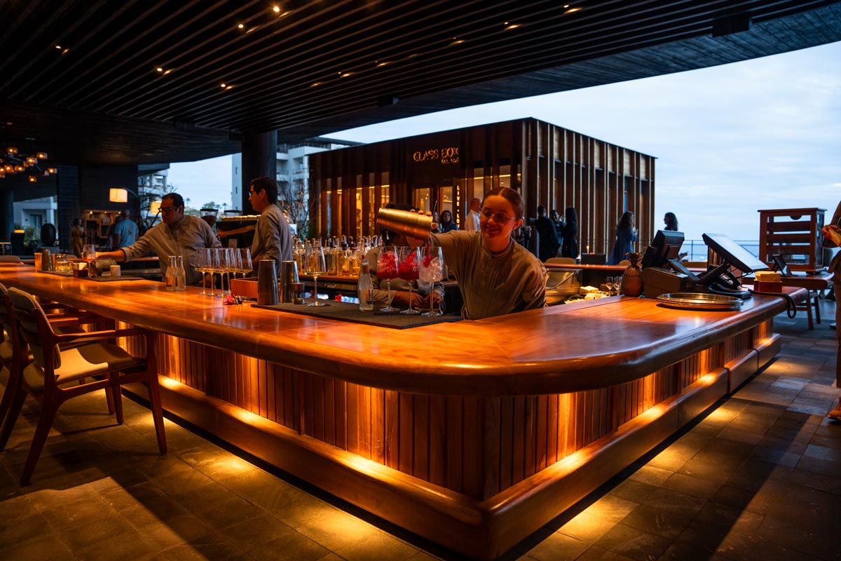 Pásala bien en el renovado Sunken Bar at The Cape, A Thompson Hotel